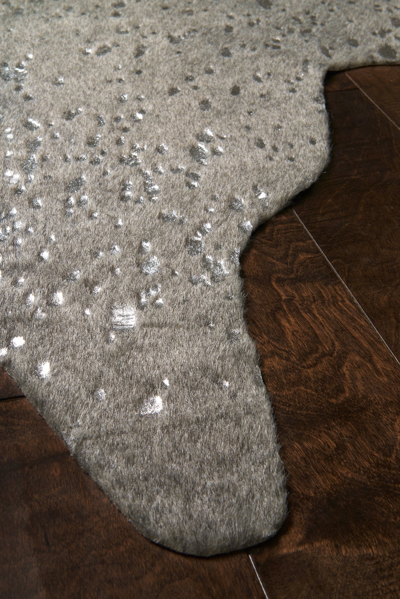 Gray Cowhide Rug With Silver Details - Woodwaves